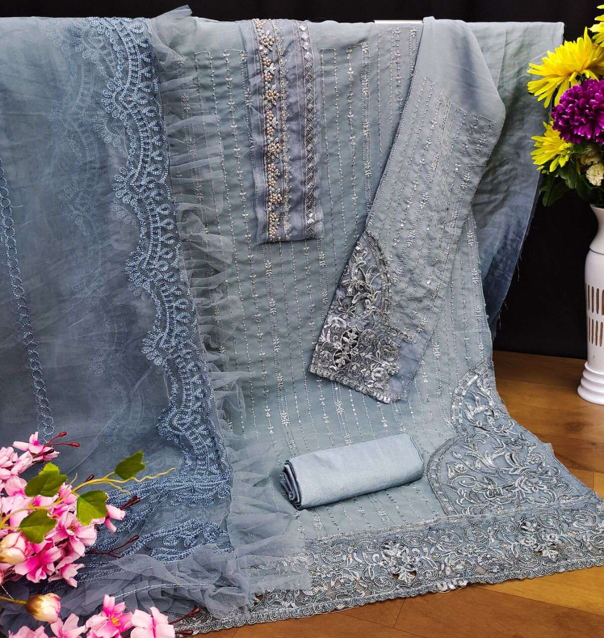 LATEST PAKISTANI SUITS DRESS MATERIALS ON GEORGETTE FABRIC WITH ...