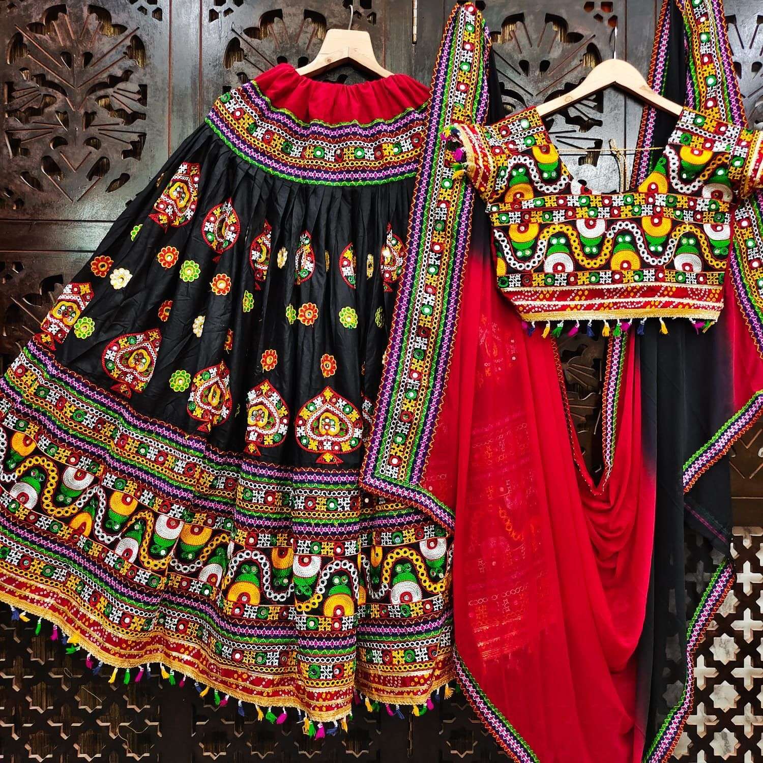 Thanghat vol 1 Cotton With Traditional Kach & Bavaliya Hand work ...