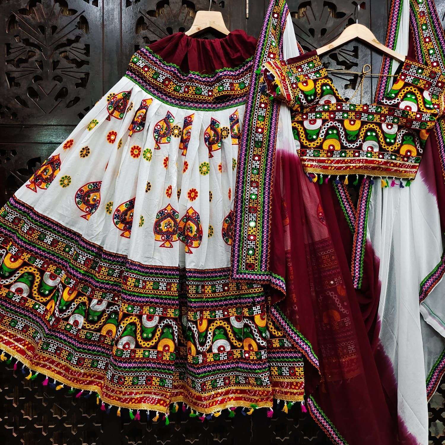 Thanghat vol 1 Cotton With Traditional Kach & Bavaliya Hand work ...