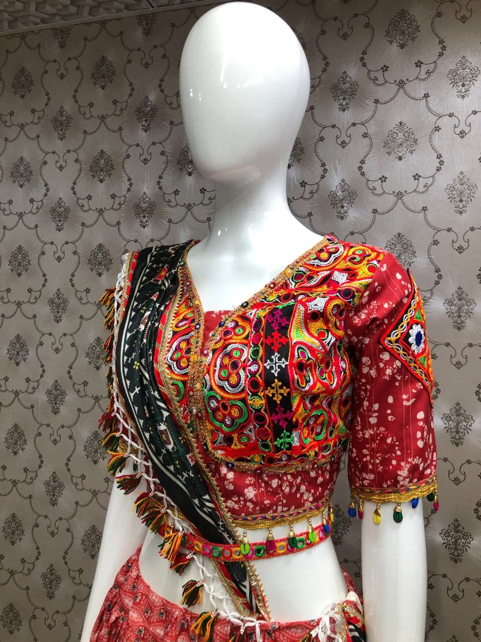 Muslin silk with Treaditional kach Bavliya Work Navratri Special ...