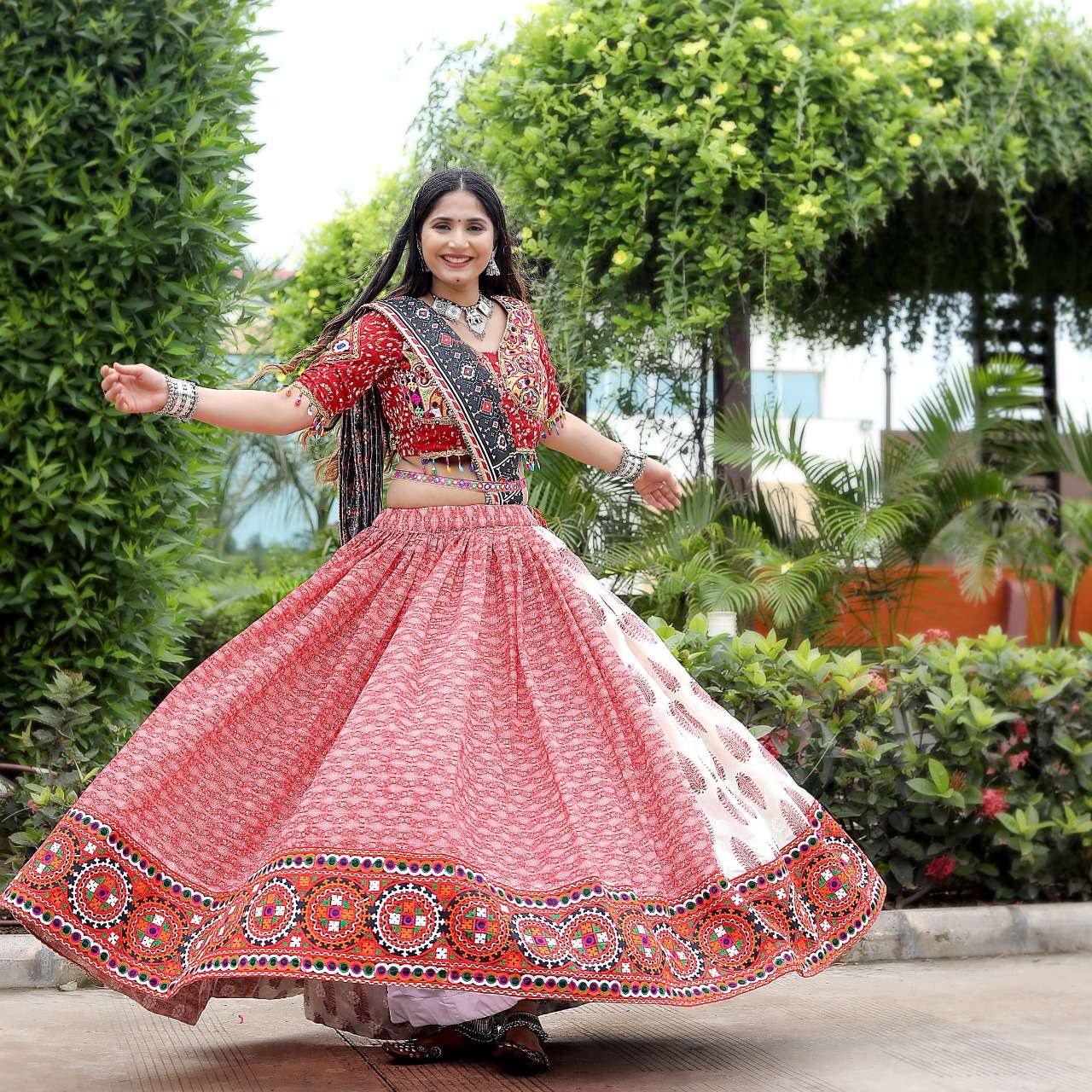 Muslin silk with Treaditional kach Bavliya Work Navratri Special ...