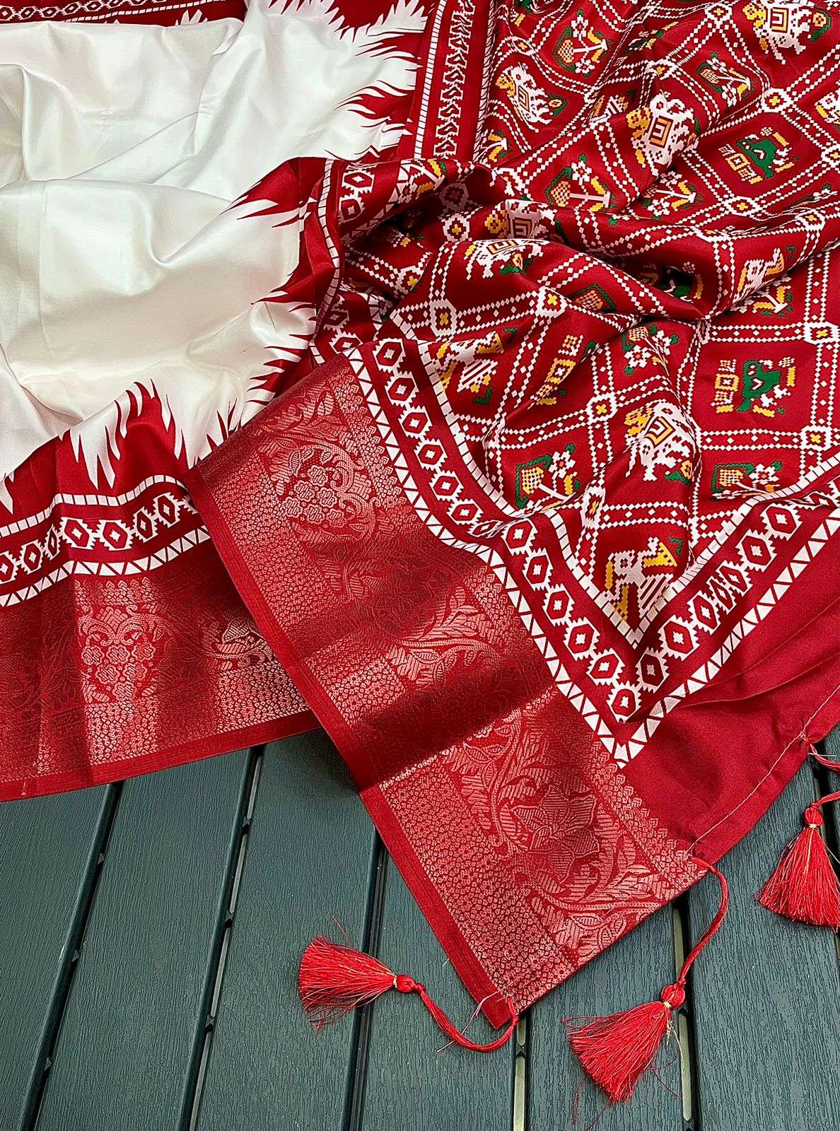 Durag Puja Special Banarasi silk with Red & white color Rich look ...