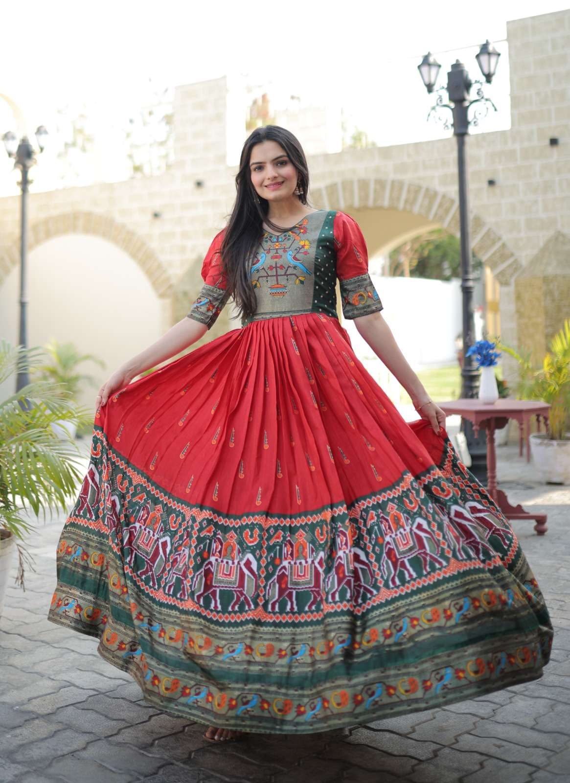 Festival Special Dola Silk with Traditional Patola Long Mother Douter ...