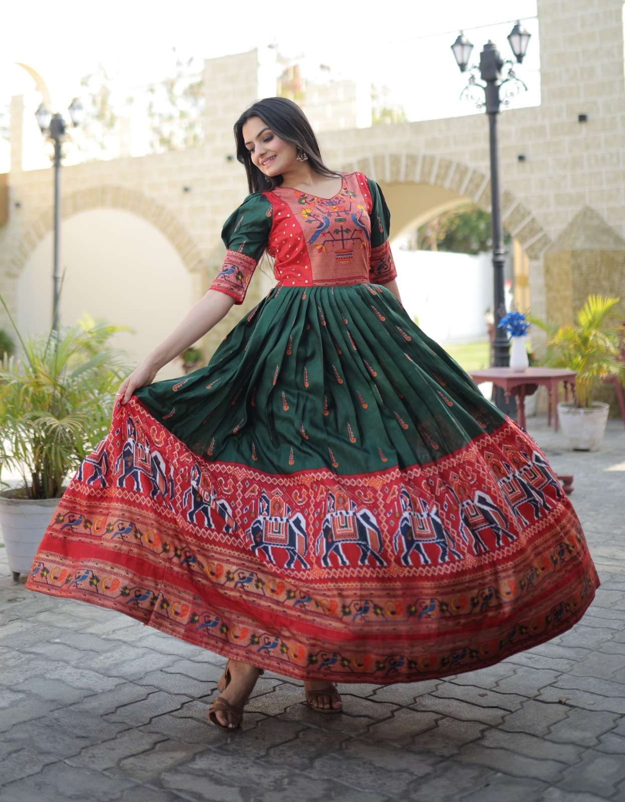 Festival Special Dola Silk with Traditional Patola Long Mother Douter ...