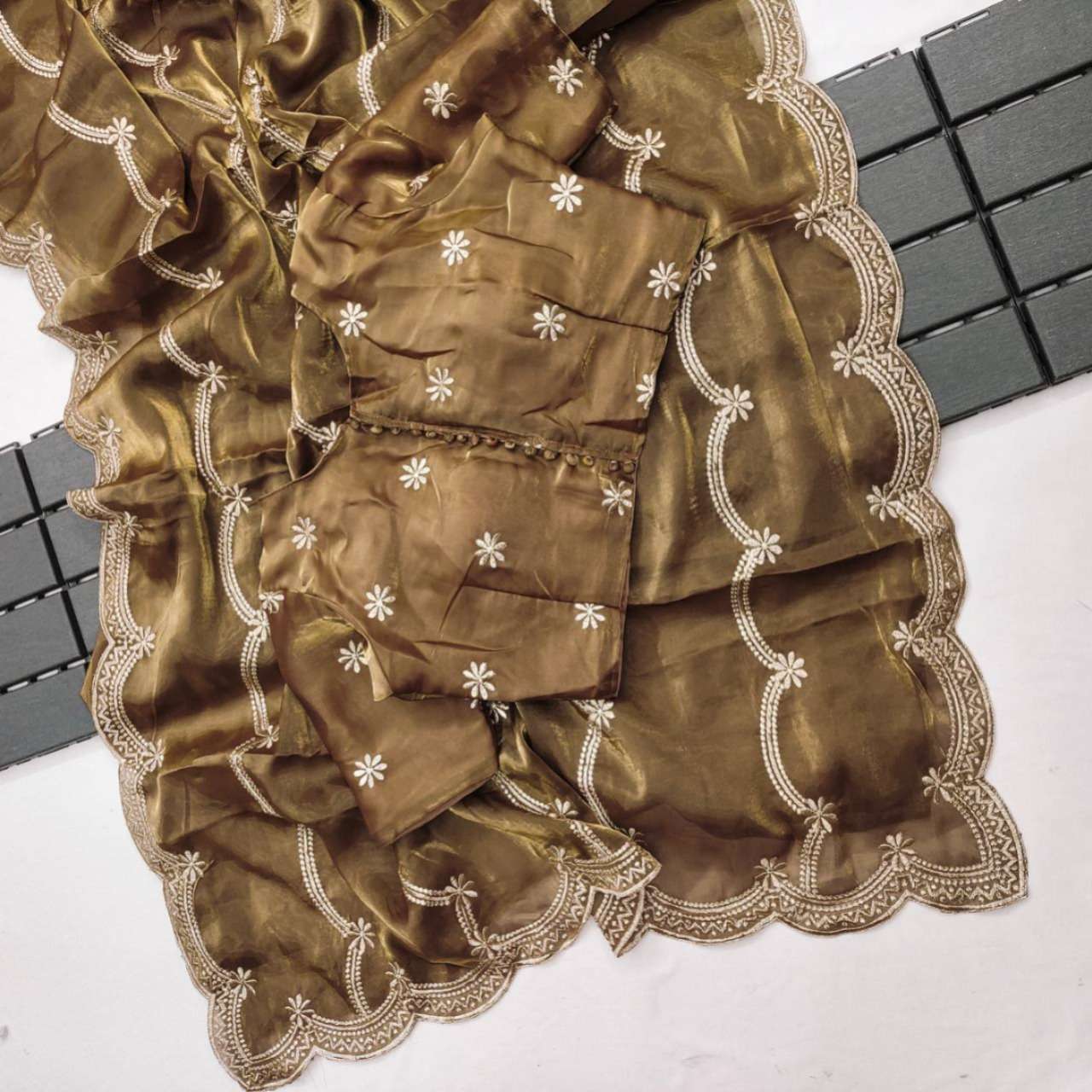 JIMMY CHOO FABRIC RICH LOOK DESIGNER SAREE DEALER IN SURAT